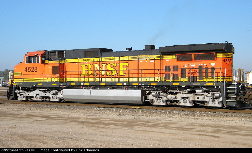 BNSF 4528